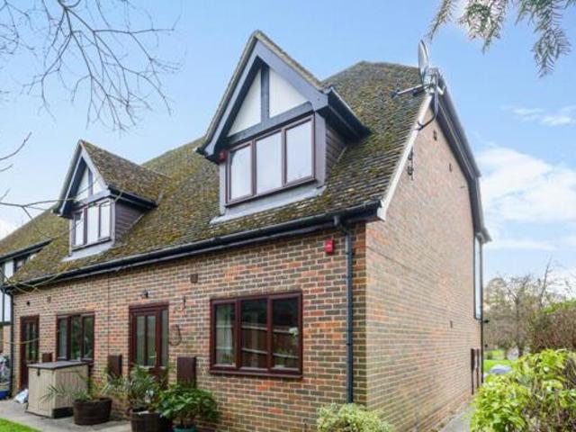 1 Bedroom End Of Terrace House For Sale In Farnham, Surrey