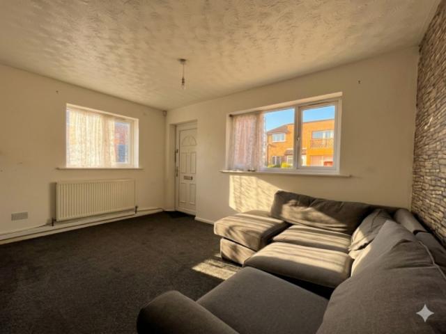 1 bedroom end of terrace house for sale in Marsom Grove, Luton, Bedfordshire, LU3 4BH, LU3