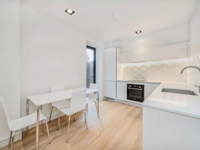 1 bedroom end of terrace house to rent