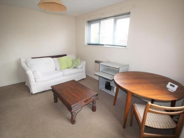 1 bedroom end of terrace house to rent