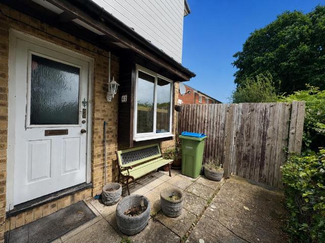 1 bedroom end of terrace house to rent