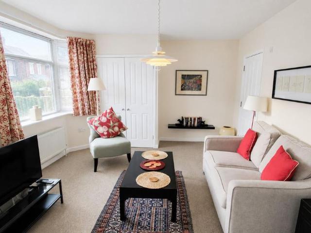 1 bedroom end of terrace house to rent