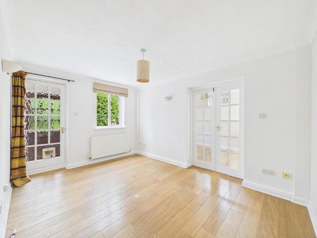 1 bedroom end of terrace house to rent