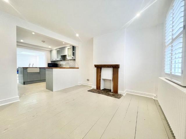 1 bedroom end of terrace house to rent