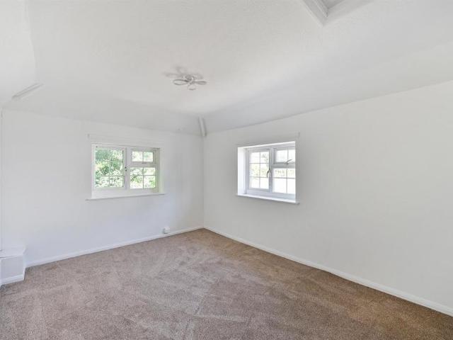 1 bedroom end of terrace house to rent
