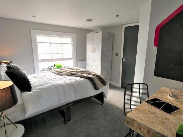 1 bedroom end of terrace house to rent