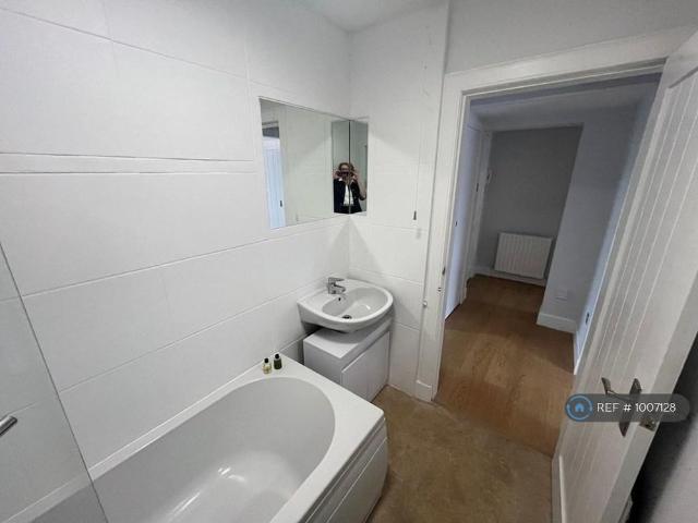 1 bedroom end of terrace house to rent