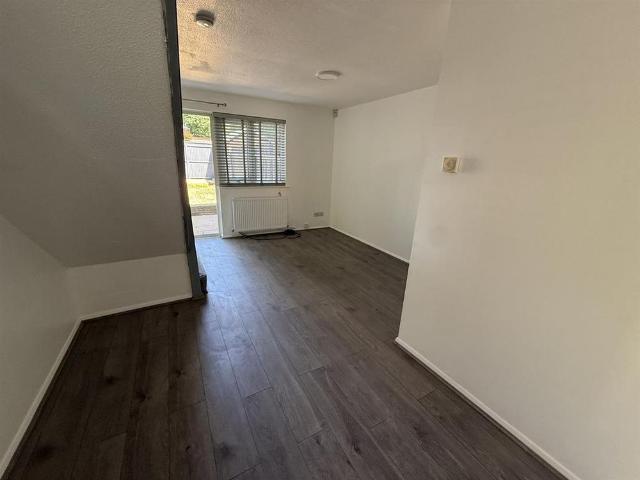 1 bedroom end of terrace house to rent