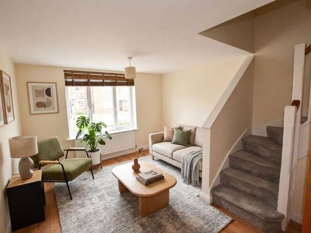 1 bedroom end of terrace house to rent
