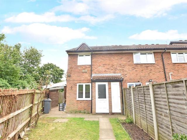 1 bedroom end of terrace house to rent