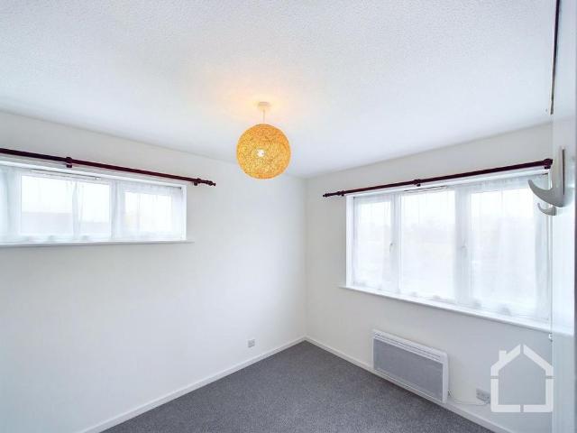 1 bedroom end of terrace house to rent