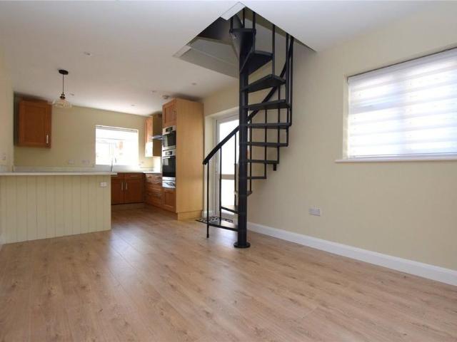 1 bedroom end of terrace house to rent