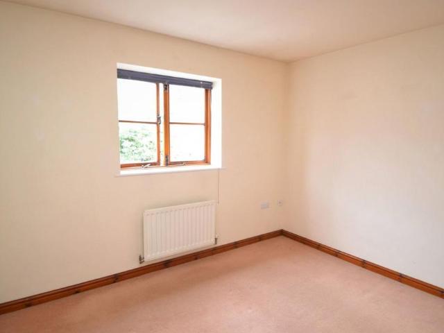 1 bedroom end of terrace house to rent