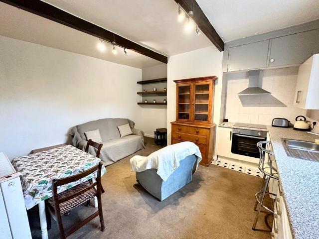 1 bedroom end of terrace house to rent