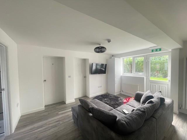1 bedroom end of terrace house to rent