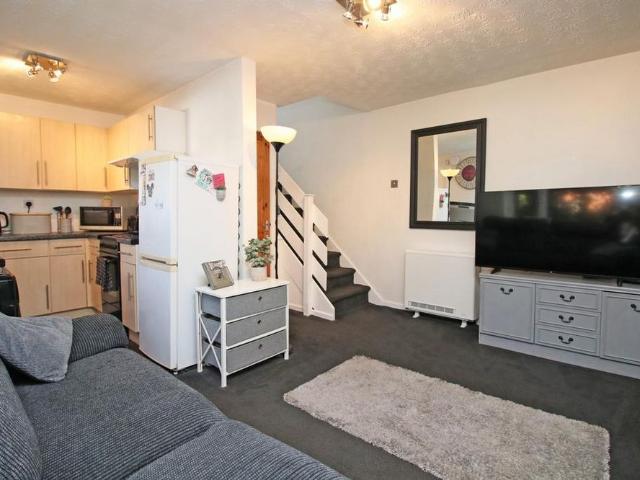 1 bedroom end of terrace house to rent