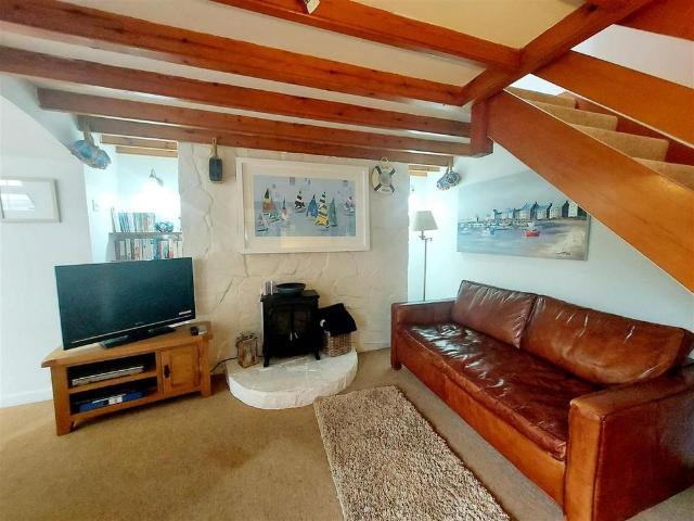 1 bedroom end of terrace house to rent