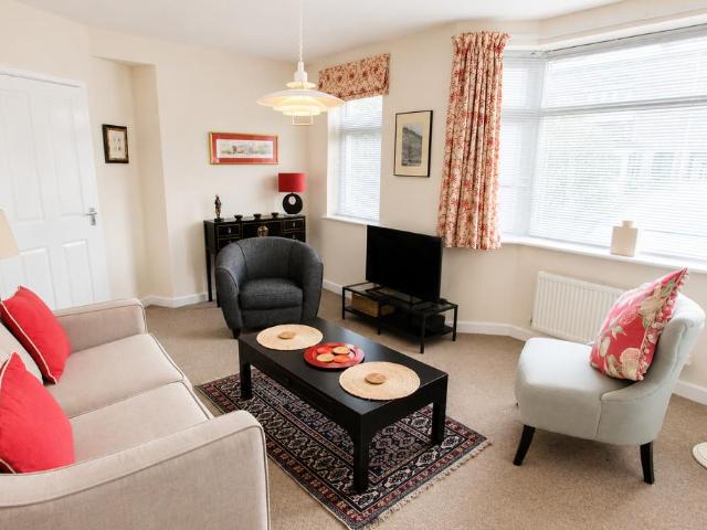 1 bedroom end of terrace house to rent
