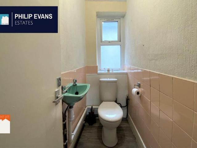 1 bedroom end of terrace house to rent