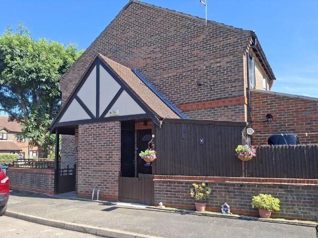 1 bedroom end of terrace house to rent