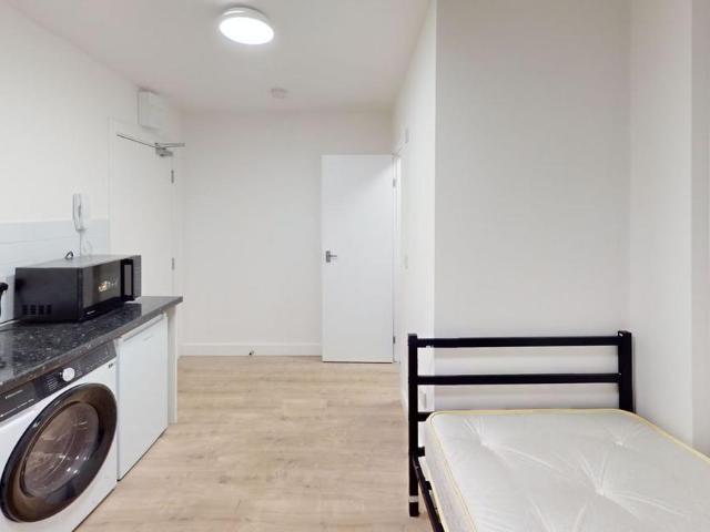 1 bedroom end of terrace house to rent