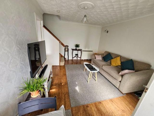 1 bedroom end of terrace house to rent