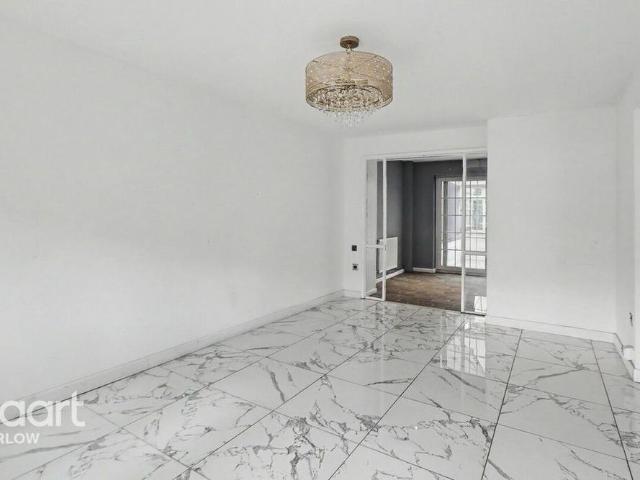 1 bedroom end of terrace house to rent