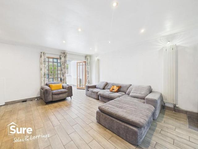 1 bedroom end of terrace house to rent