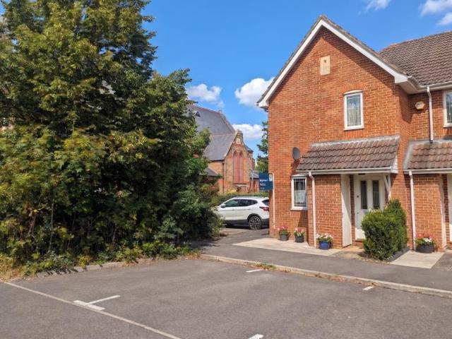1 bedroom end of terrace house to rent