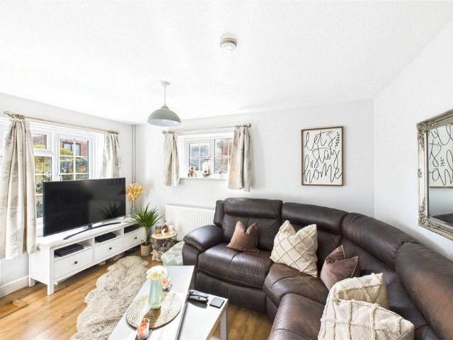 1 bedroom end of terrace house to rent