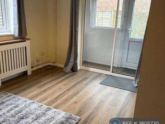 1 bedroom end of terrace house to rent