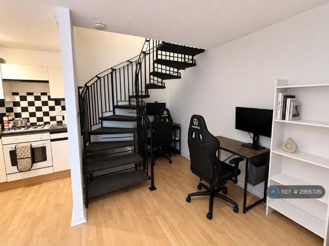 1 bedroom end of terrace house to rent