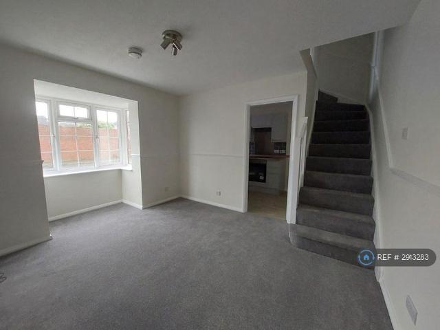 1 bedroom end of terrace house to rent