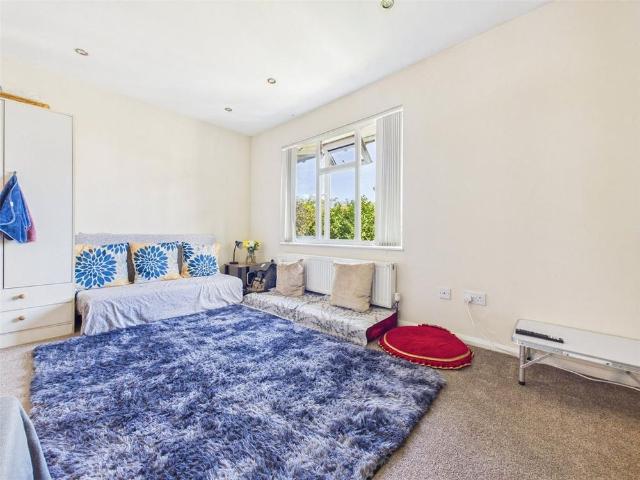 1 bedroom end of terrace house to rent