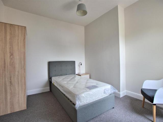 1 bedroom end of terrace house to rent