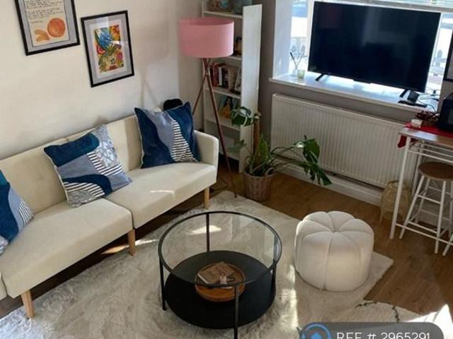 1 bedroom end of terrace house to rent