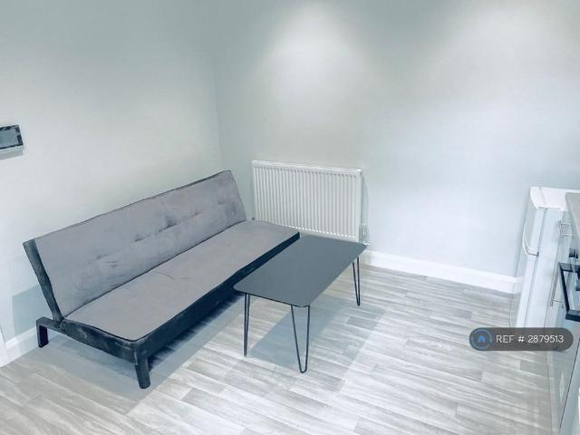1 bedroom end of terrace house to rent