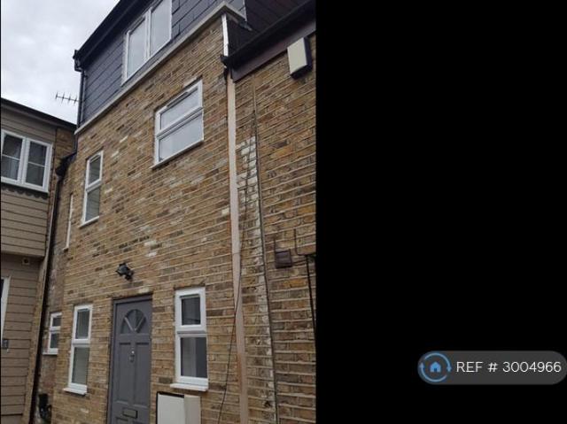 1 bedroom end of terrace house to rent