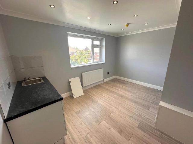 1 bedroom end of terrace house to rent
