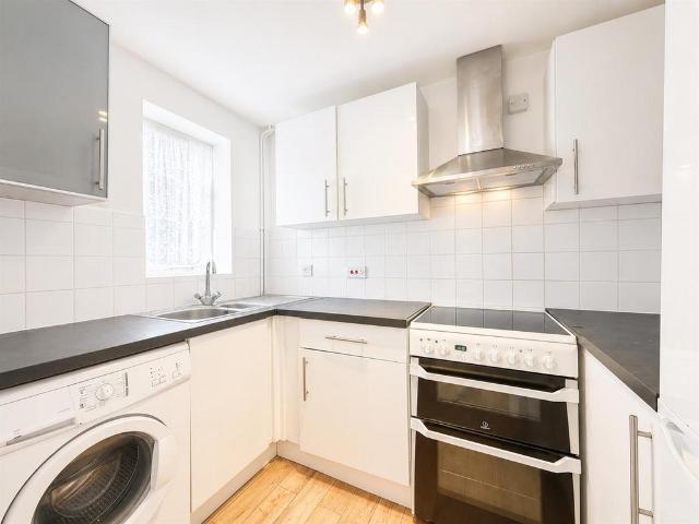 1 bedroom end of terrace house to rent