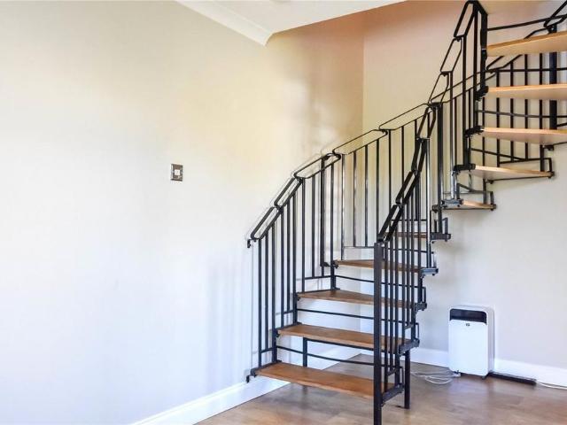 1 bedroom end of terrace house to rent
