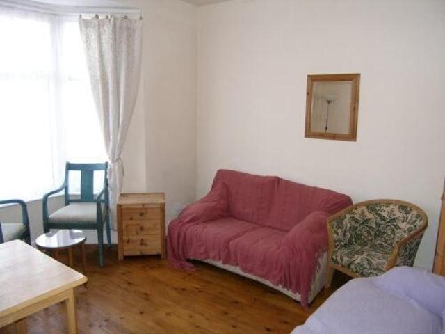 1 bedroom end of terrace house to rent