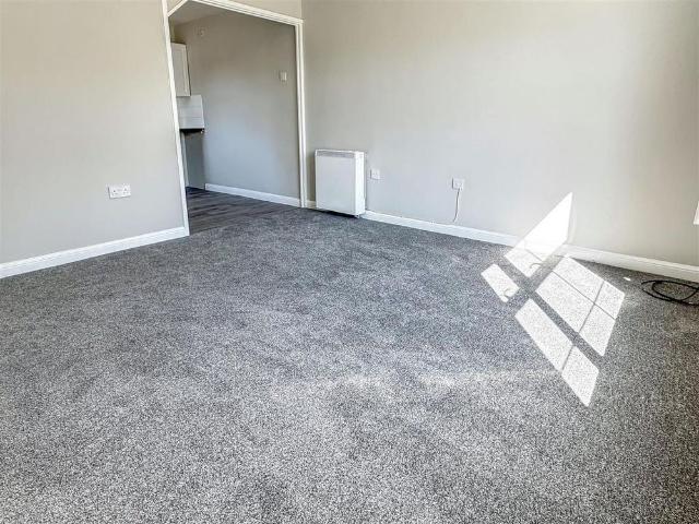 1 bedroom end of terrace house to rent