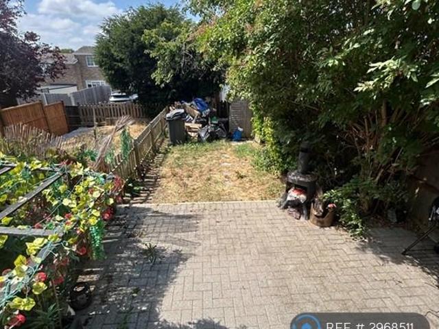 1 bedroom end of terrace house to rent