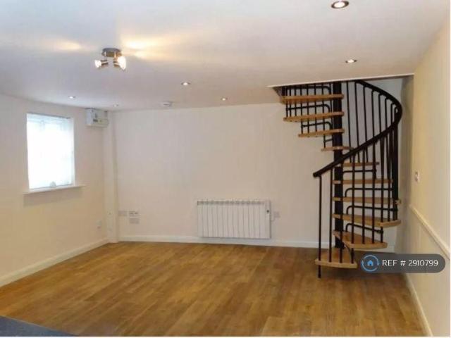 1 bedroom end of terrace house to rent