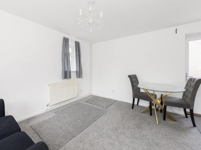 1 bedroom end of terrace house to rent