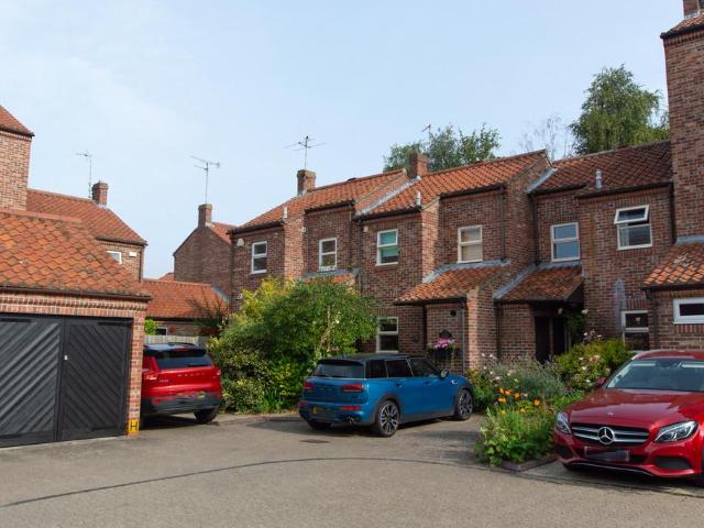 1 bedroom end of terrace house to rent