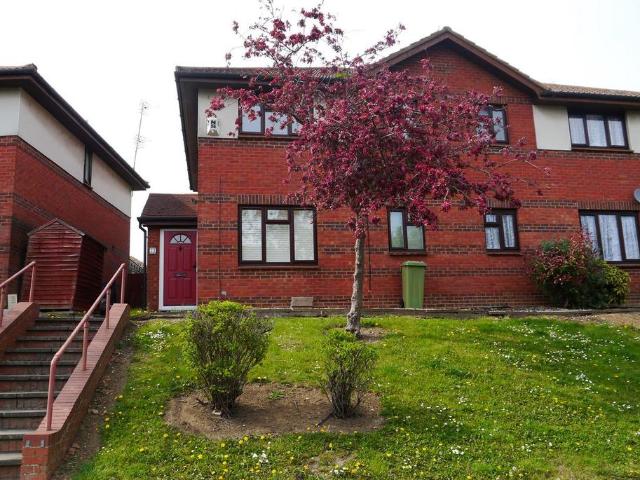 1 bedroom end of terrace house to rent