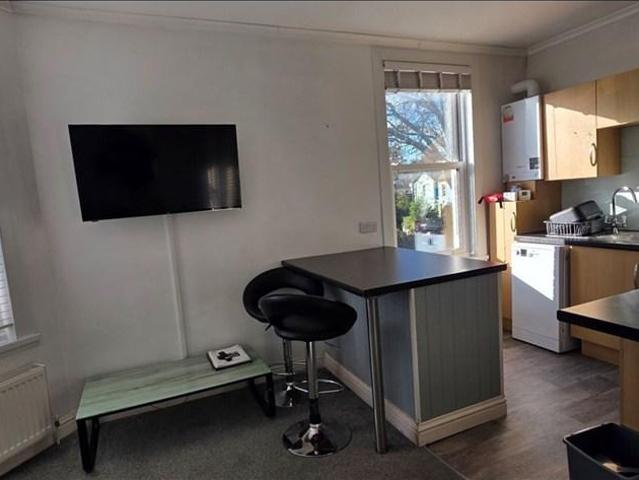 1 bedroom end of terrace house to rent