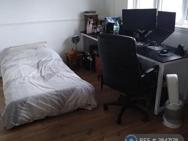 1 bedroom end of terrace house to rent